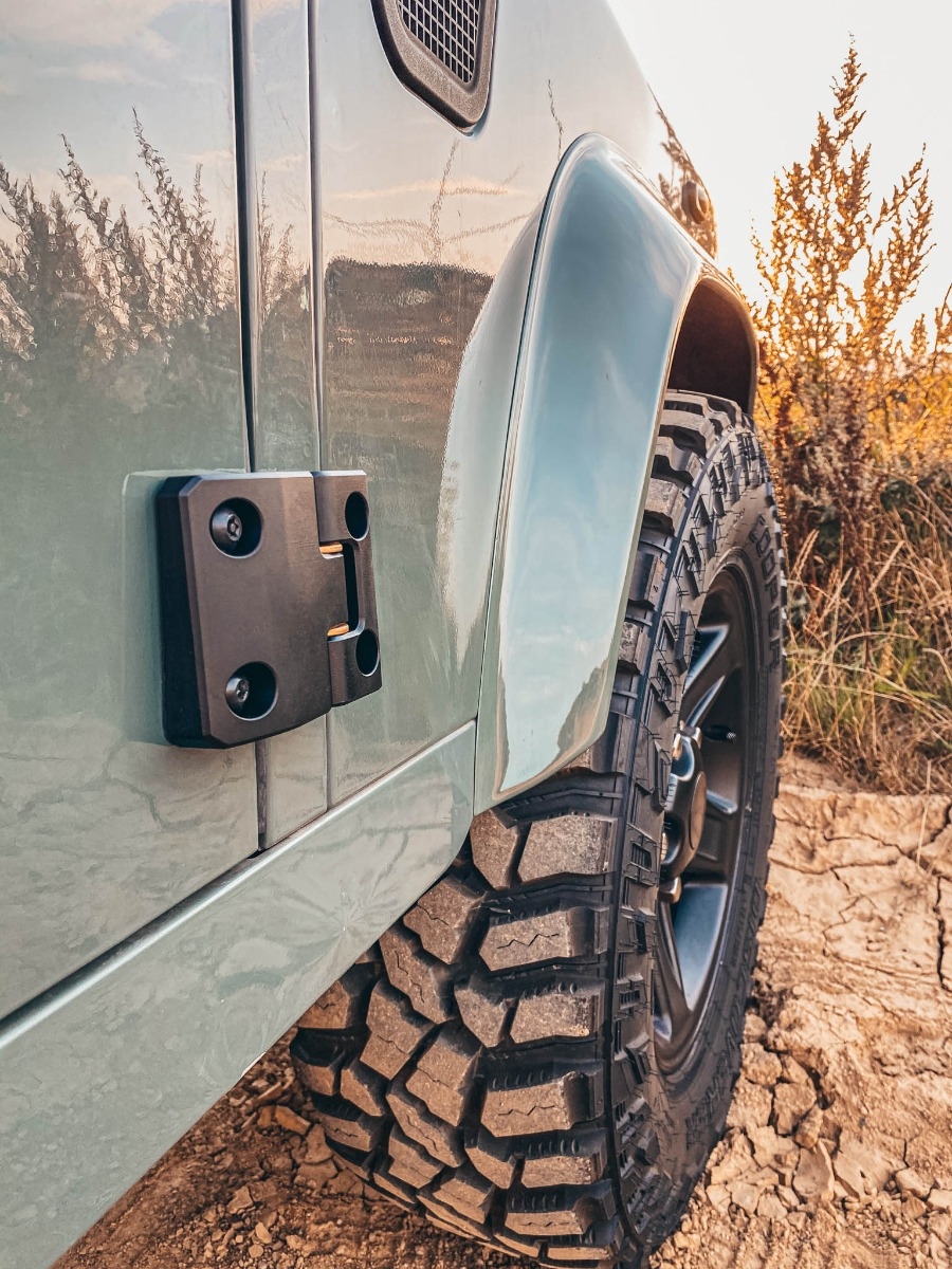 Defender Front Door Hinge Set - Black Billet Aluminium - EXT01428 ...