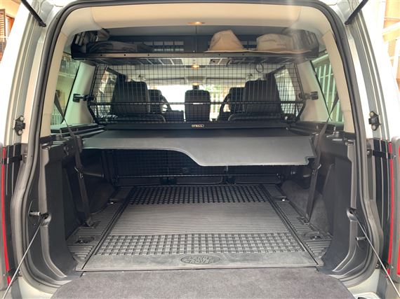 Genuine Land Rover Dog Guard Mesh Type Full with Centre Divider - VUB501170